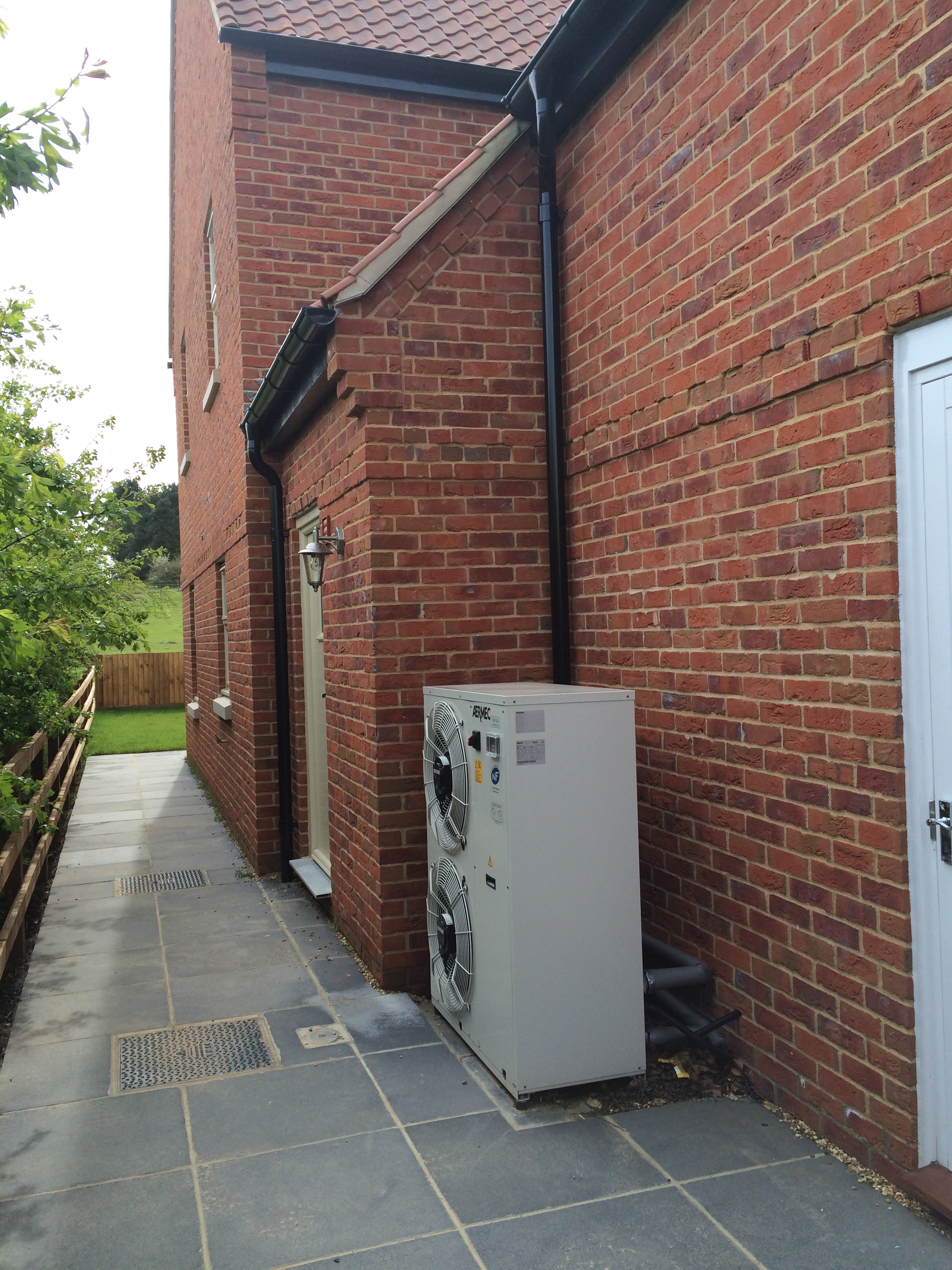 Air Source Heat Pumps | ASHP | Products | Installs | Radical Heating